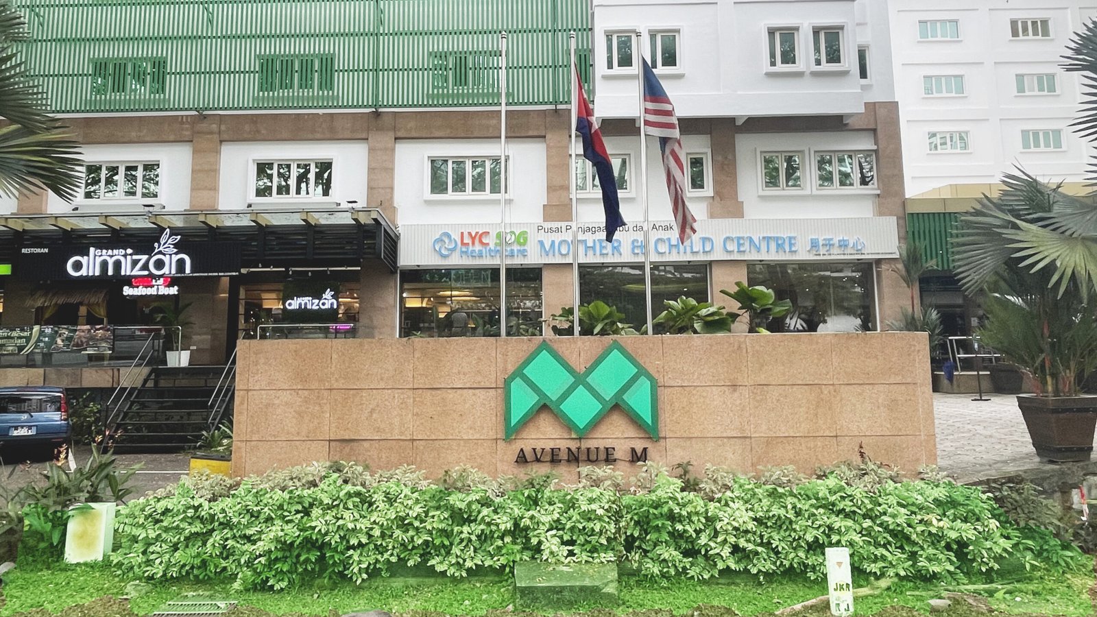 The Avenue M